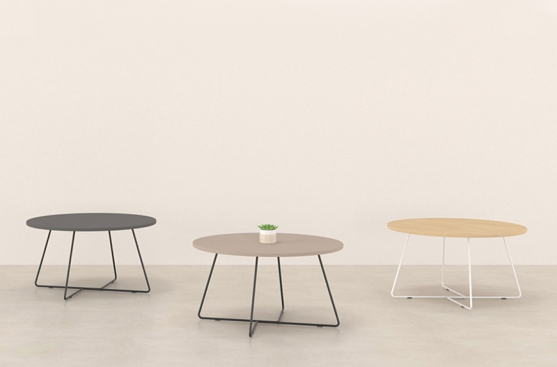FORMA Round Waiting Table